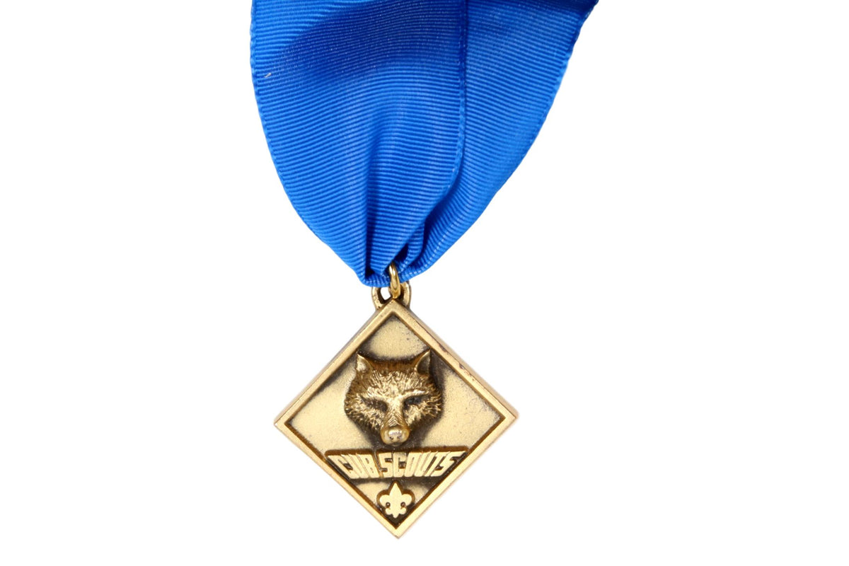 Den Leader Coach Award Medal — Eagle Peak Store